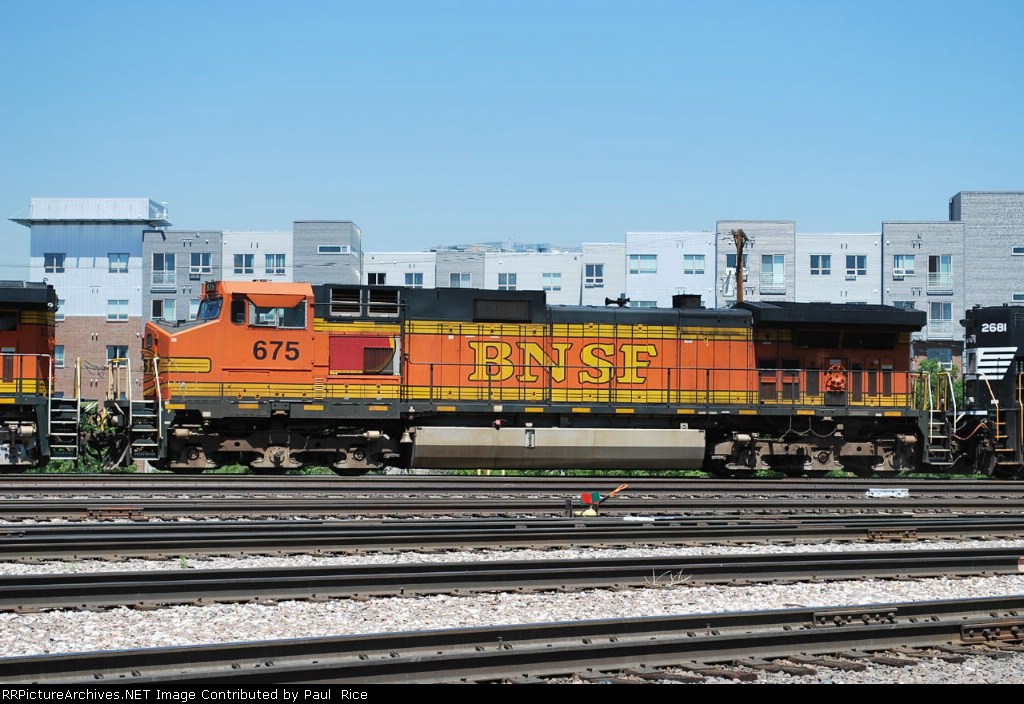 BNSF 675